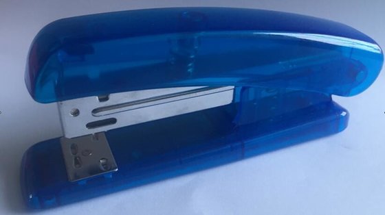 China Transparent Blue Plastic And Metal Material 24/6 26/6 Staples Office Stapler supplier